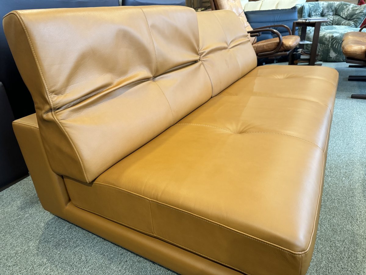 マルイチセーリング・本革ローソファ・LOLOロロ | 住賓館オフィシャル | 世界の名品をコレクション お客様テイストの家具セレクトショップ